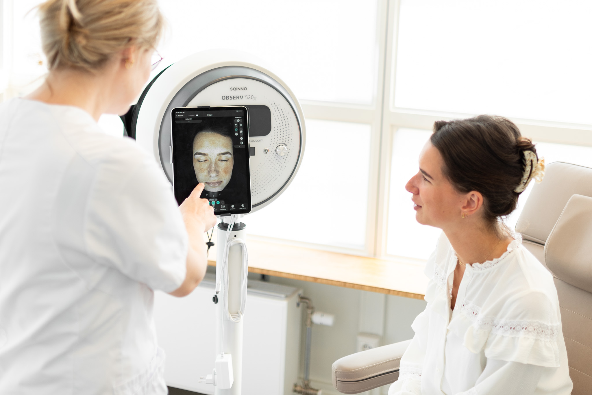 Observ huidanalyse bij een intake consult - Huidzorg West